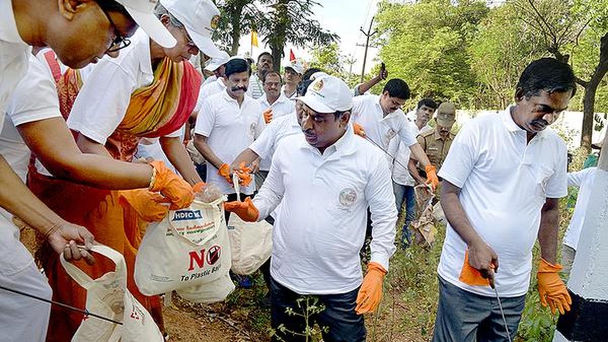 5,000 residents across 65 wards take part in plogging drive - The Hindu