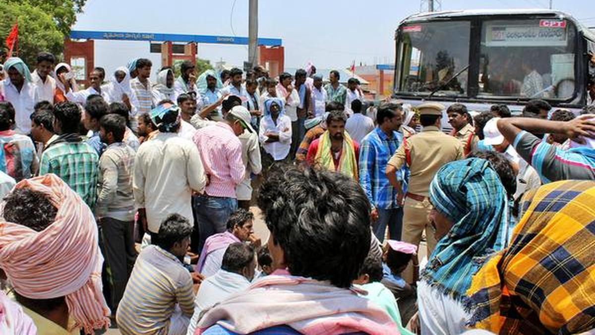 Trading at chilli yard comes to a halt - The Hindu