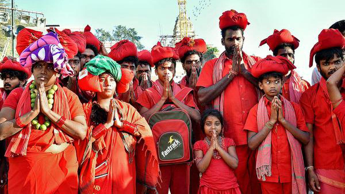 Over 60,000 devotees throng Indrakeeladri - The Hindu