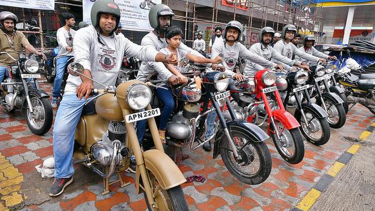 Bike enthusiasts celebrate Jawa Yezdi Day - The Hindu