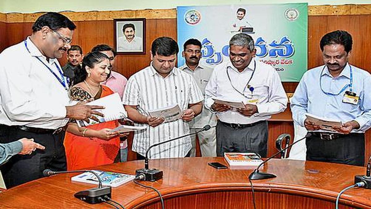 HPCL distributes Class X model exam paper books - The Hindu