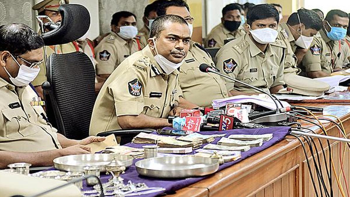 Three-member gang involved in 58 burglaries busted - The Hindu