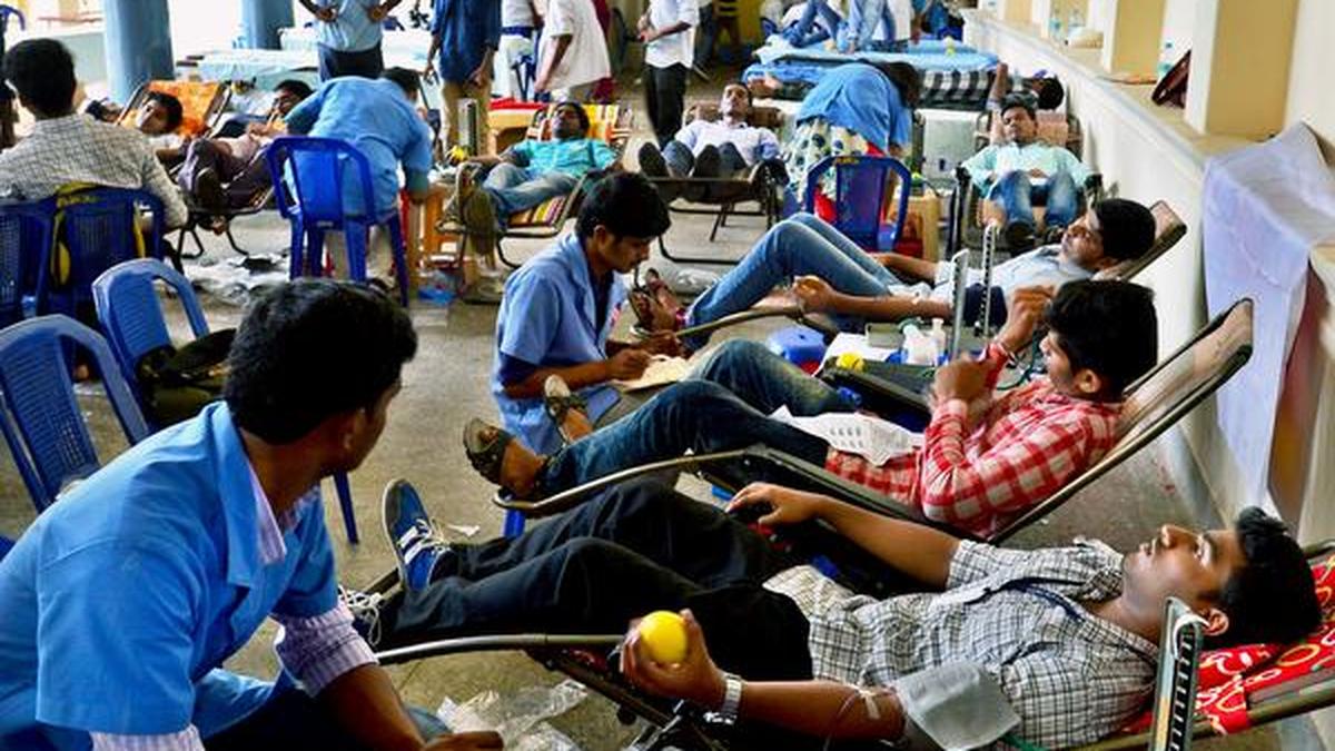 2,000 students donate blood - The Hindu