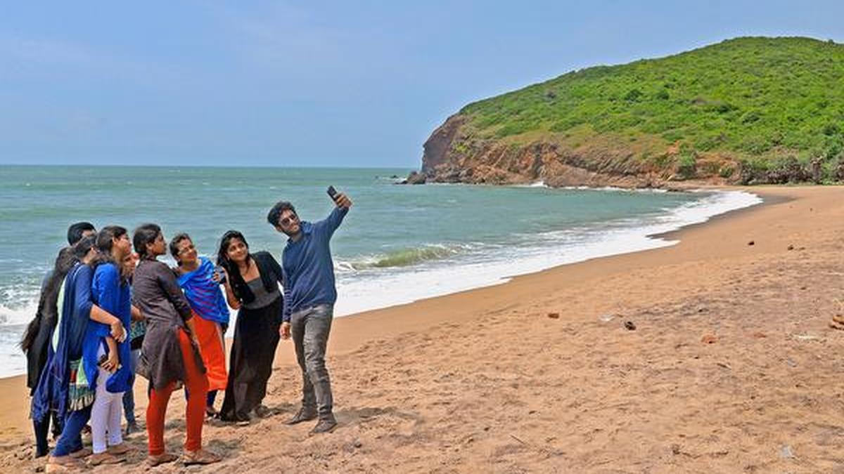 Soon tourists can chill outin shacks at Yarada beach - The Hindu