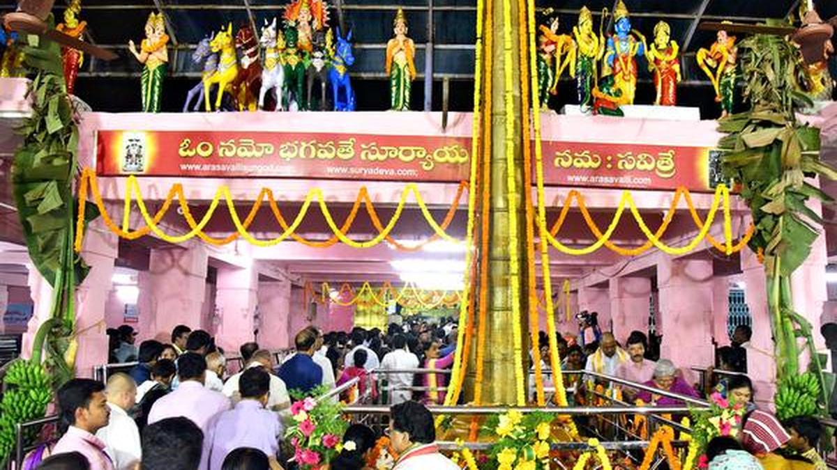 Over two lakh visit Arasavalli temple - The Hindu