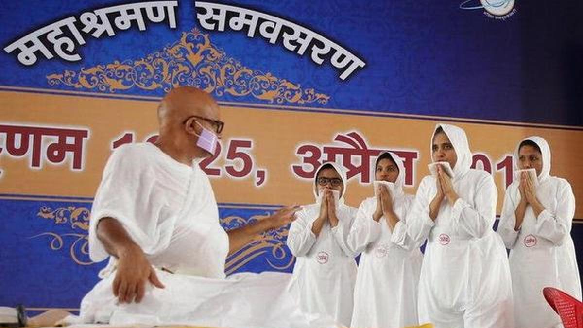 Jain acharya spreads message of peace - The Hindu