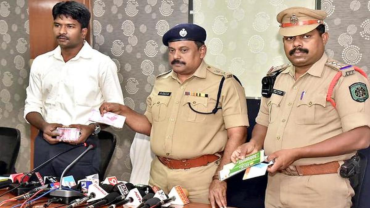 Three-member extortion gang nabbed - The Hindu