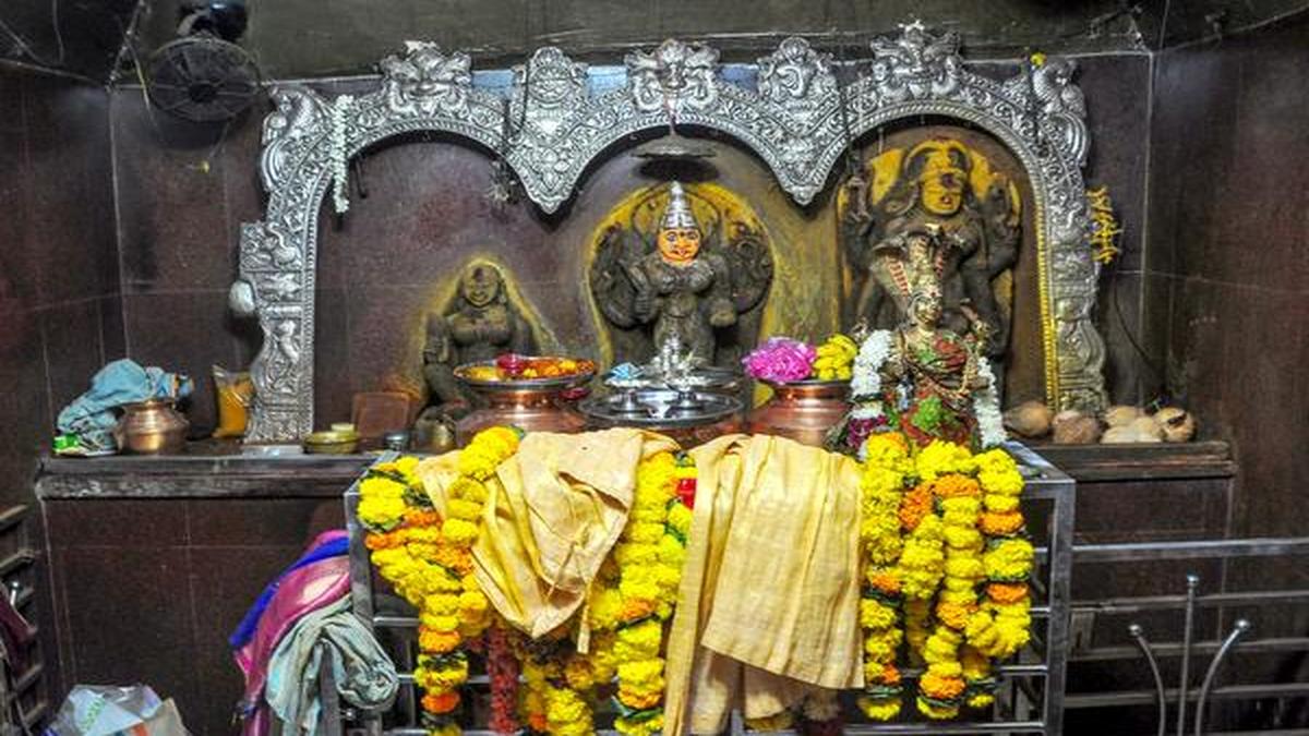 Burglary in temple: police suspect role of inter-State gangs - The Hindu