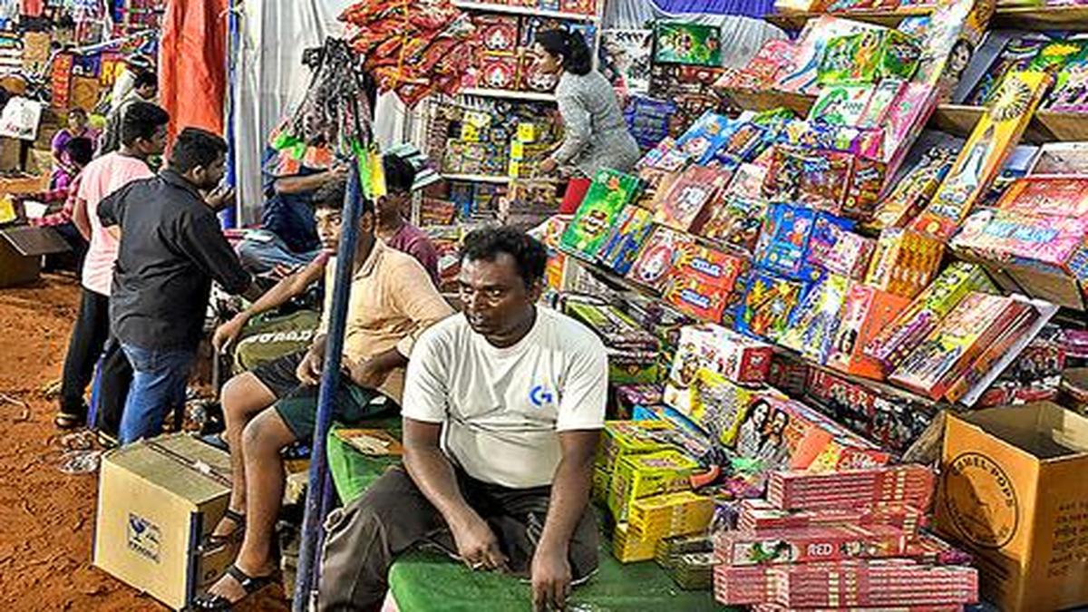 Police to issue licence for temporary cracker shops - The Hindu