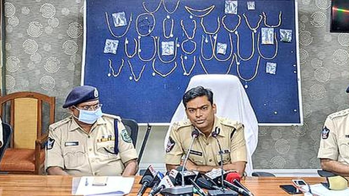 Six held in 3 robbery cases - The Hindu