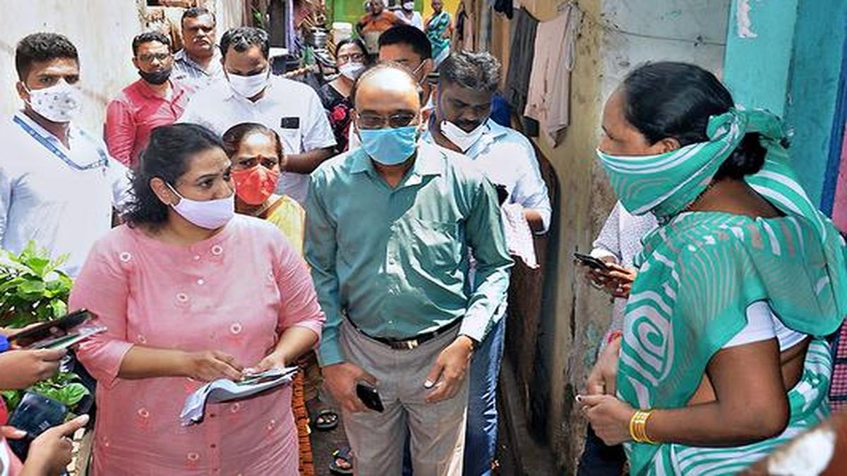 5,000 staff participate in slum development survey on first day - The Hindu