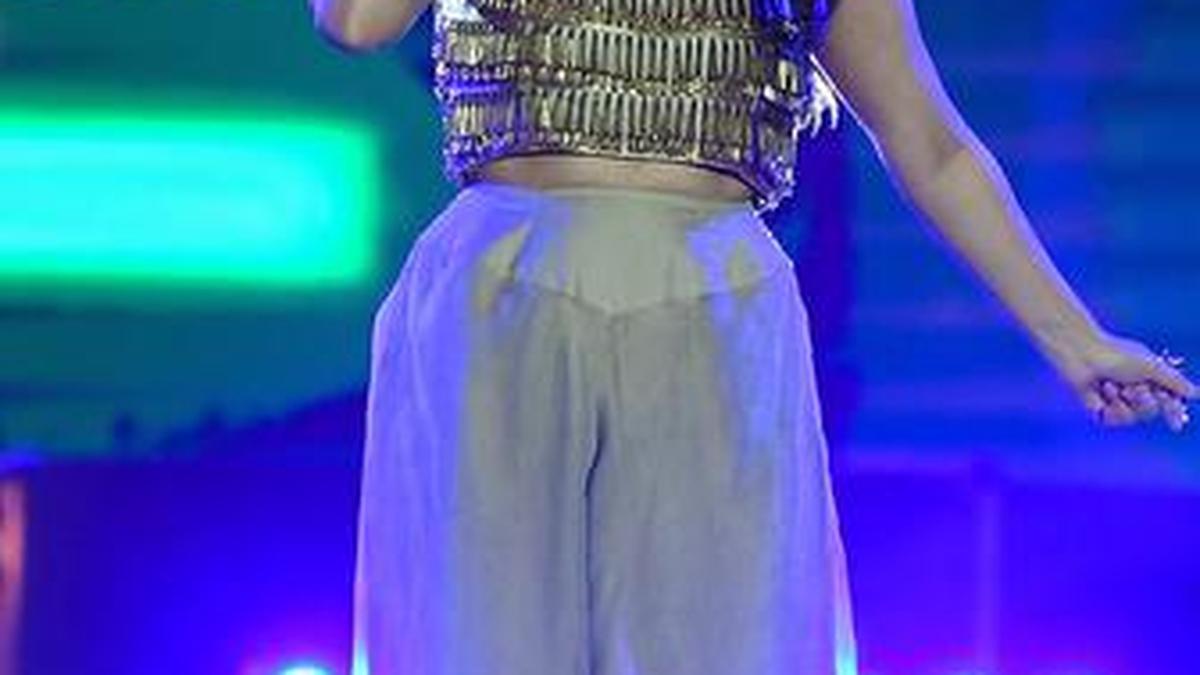 Neha holds fans in thrall - The Hindu