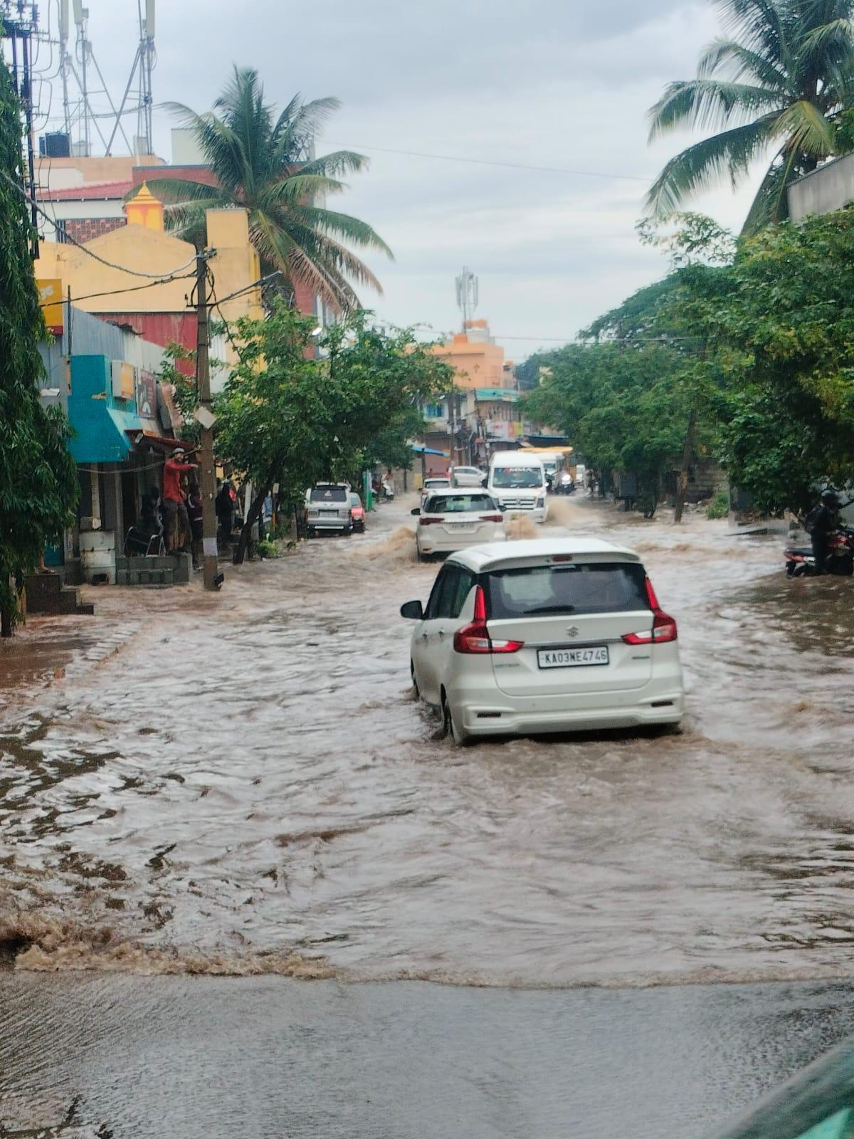 Bengaluru rain causes widespread waterlogging, traffic disruptions ...