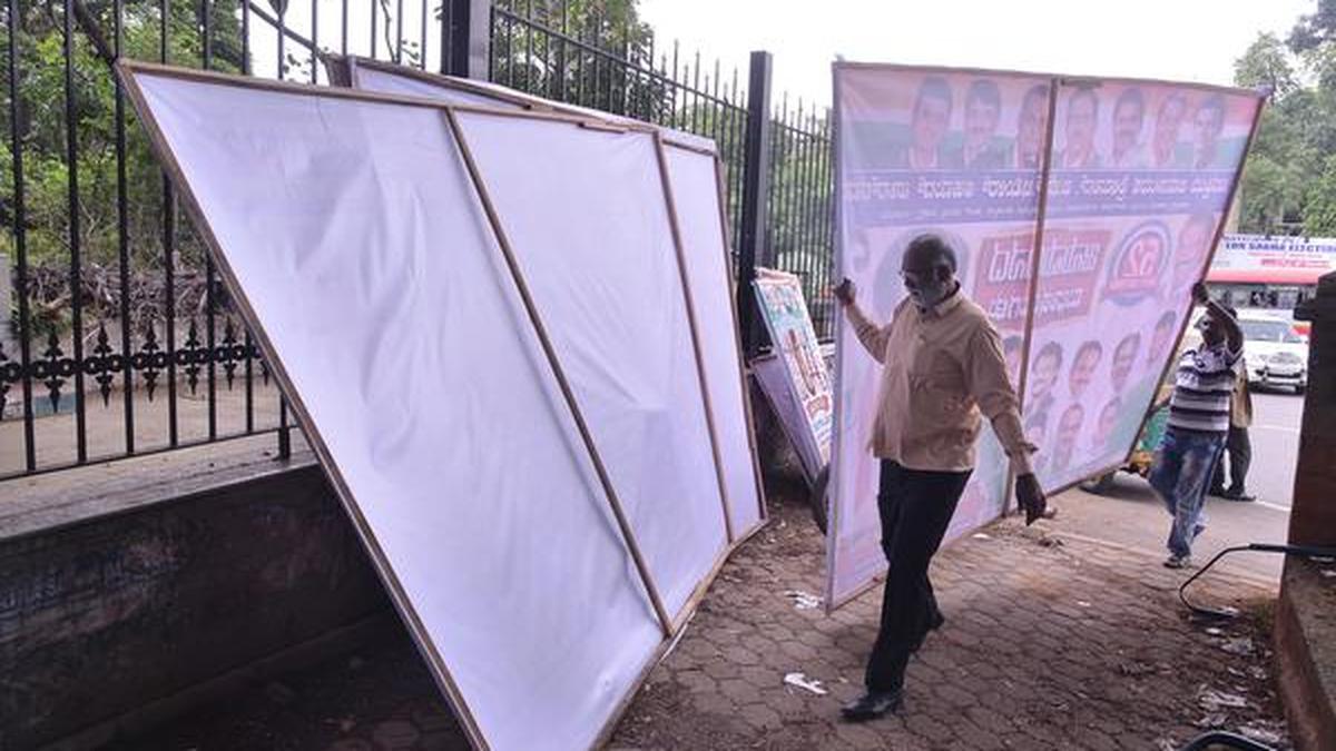 CJ spurs BBMP into action on illegal banners - The Hindu