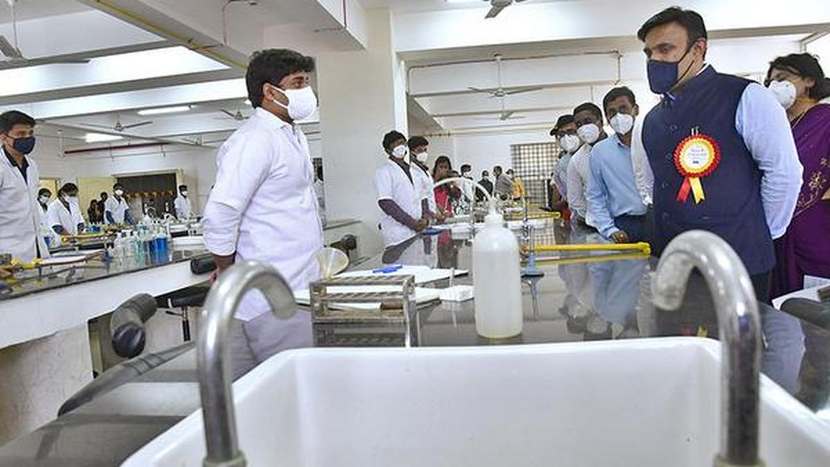 BMCRI PG students stop COVID-19 duty - The Hindu