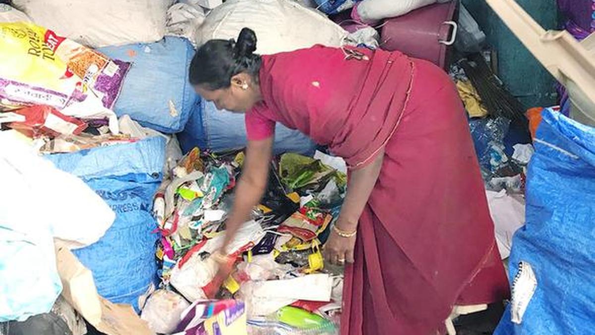 Dry waste collection takes a hit as BBMP fails to clear bills - The Hindu