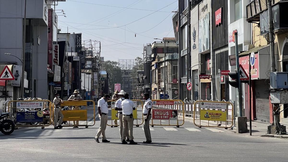 Video | Sink hole on Brigade Road in Bengaluru - The Hindu