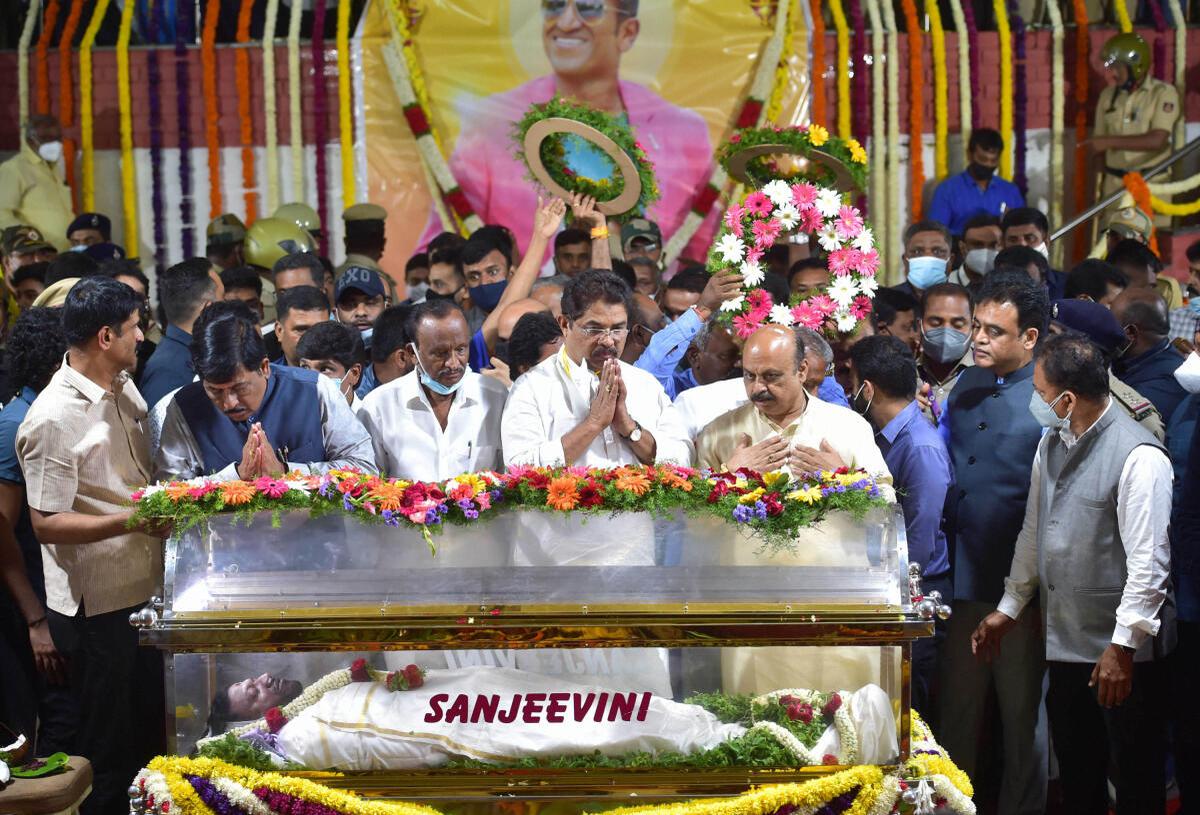 Kannada Actor Puneeth Rajkumar Family Photos