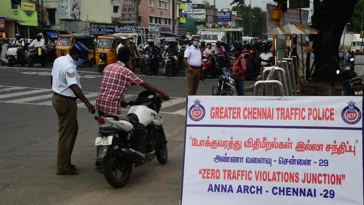 Motorists fall in line at ‘zero traffic violation’ junctions - The Hindu