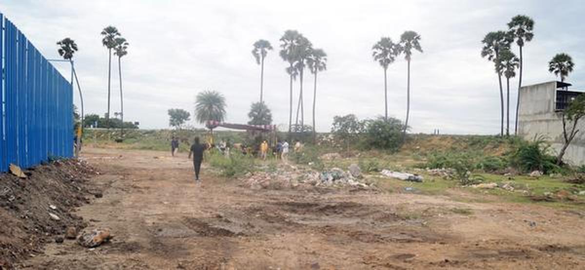 Pond in Korattur being revived - The Hindu