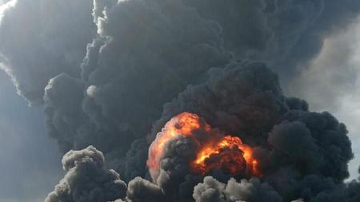 Fire breaks out in oil storage area in Gummidipoondi SIPCOT - The Hindu