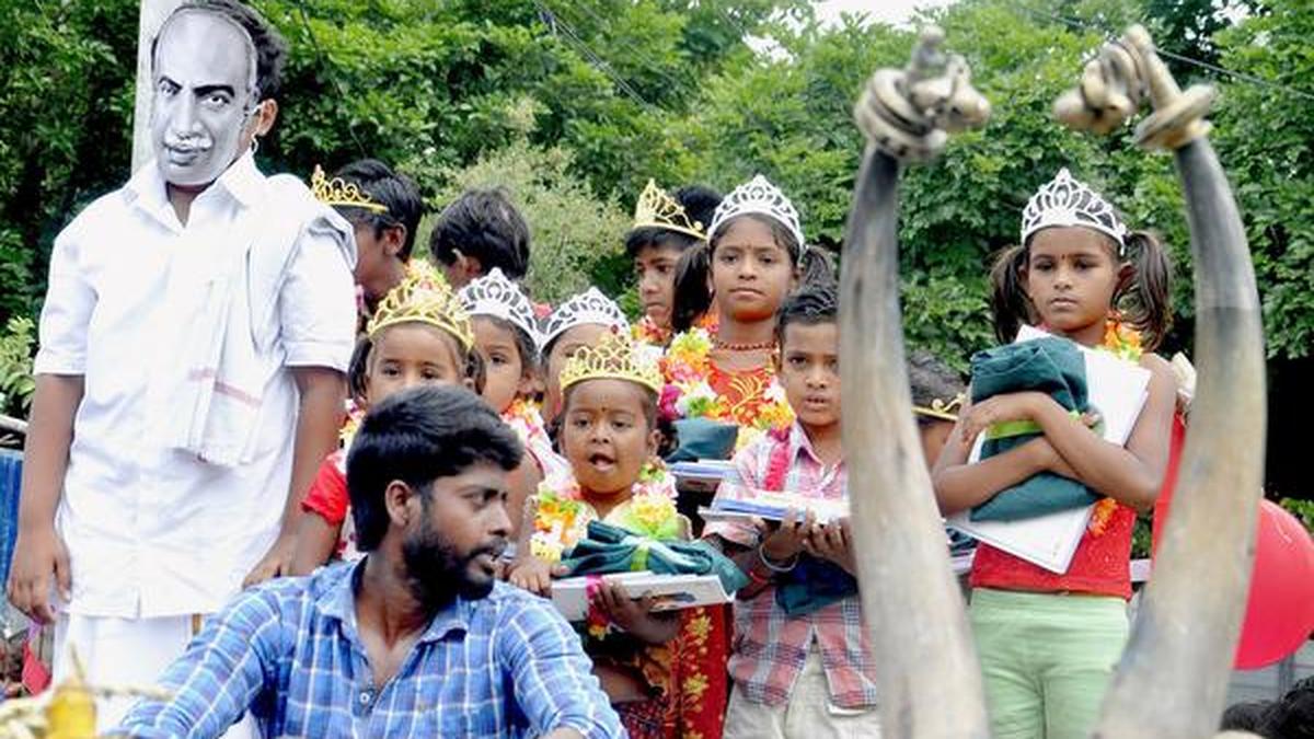 Children from Narikuravar community enrolled in school - The Hindu