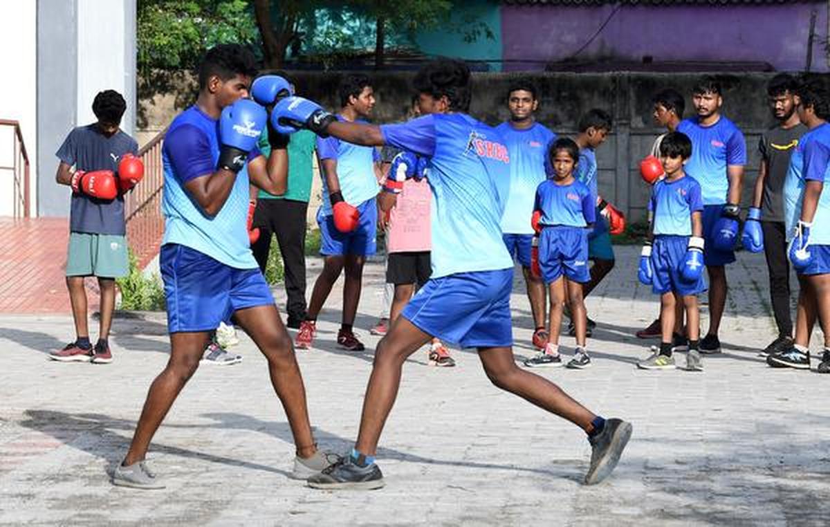 Punch and ‘parambarai’: How boxing flourished in Madras - The Hindu