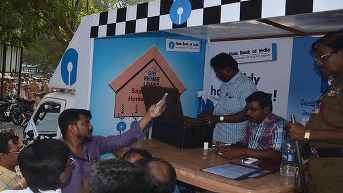 SBI’s mobile ATMs start visiting neighbourhoods - The Hindu