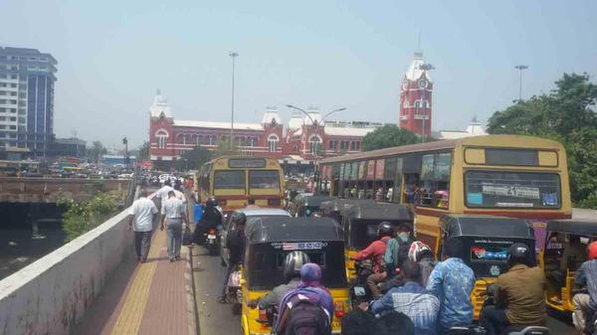 Elephant Gate bridge turns a chicken neck - The Hindu