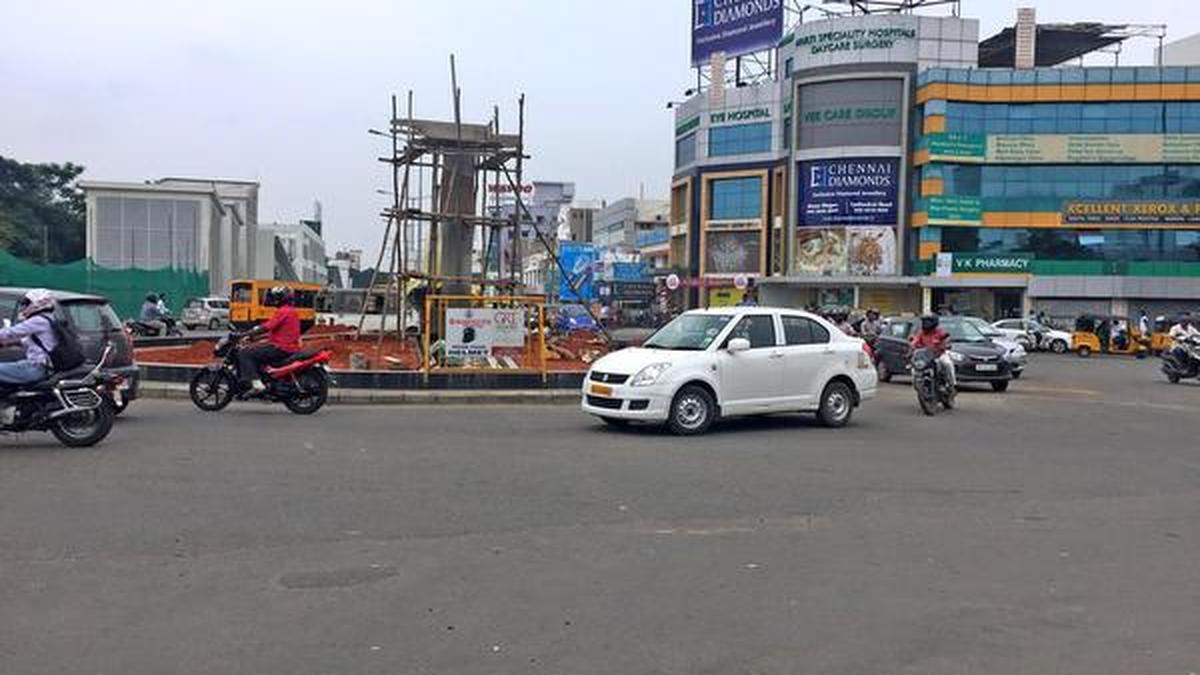 Restoration of Anna Nagar Roundtana comes to a standstill - The Hindu