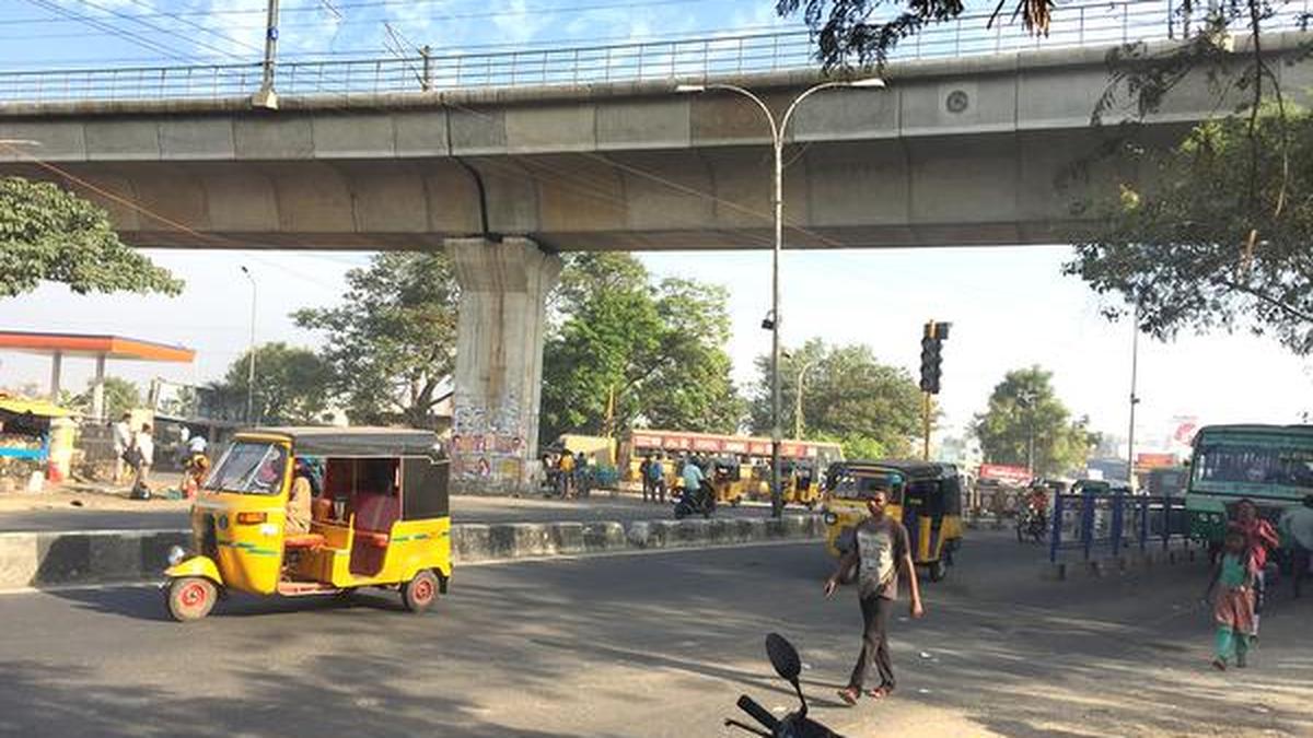 Junction in Koyambedu a challenge to road users - The Hindu