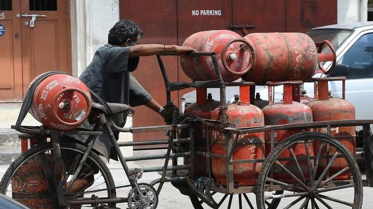 Gas delivery boys asked to place refills at consumer door steps - The Hindu