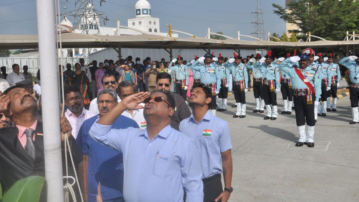Naruvi Hospitals in Vellore celebrate Republic Day - The Hindu