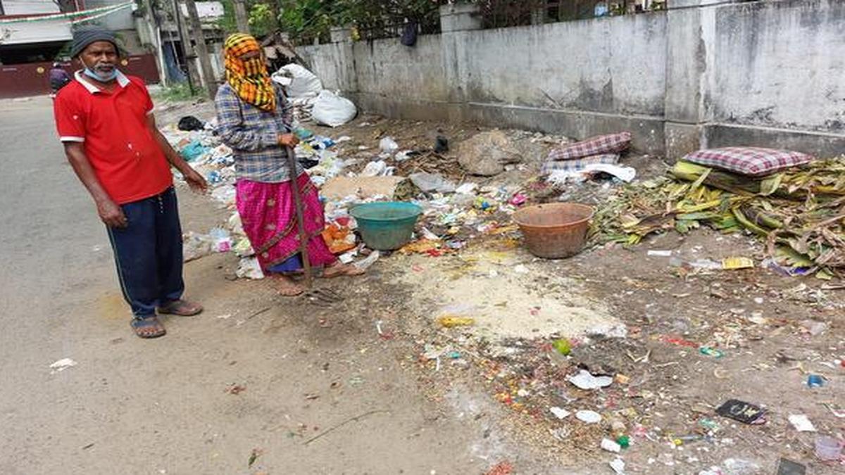 Chromepet residents shocked to find PDS rice near garbage bin - The Hindu