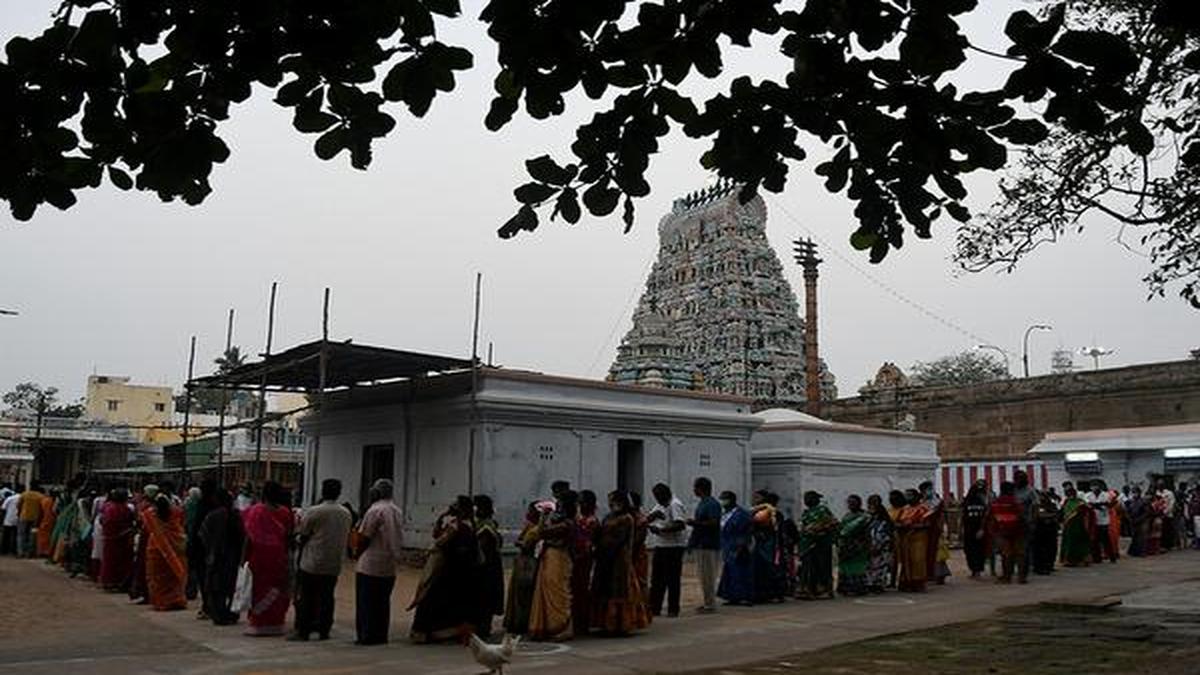 ‘Thai Poosam’ fest draws crowds - The Hindu