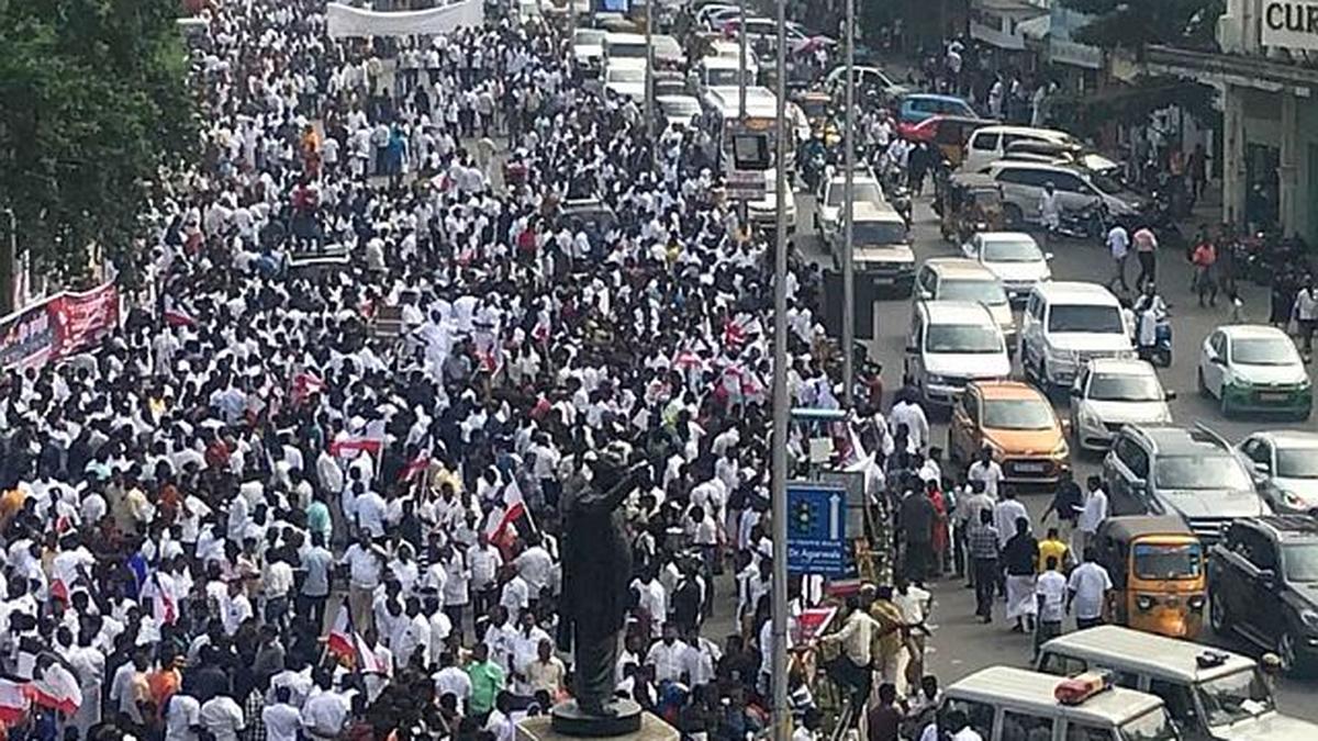 Today’s top news photos: Traffic chaos at Anna Salai in Chennai ...