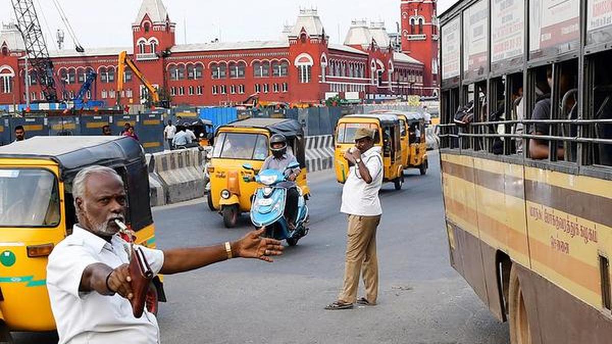 MTC ropes in retired staff to regulate traffic at key stops - The Hindu
