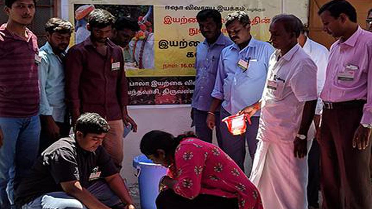 Isha Agro Movement conducts training in organic farming methods - The Hindu