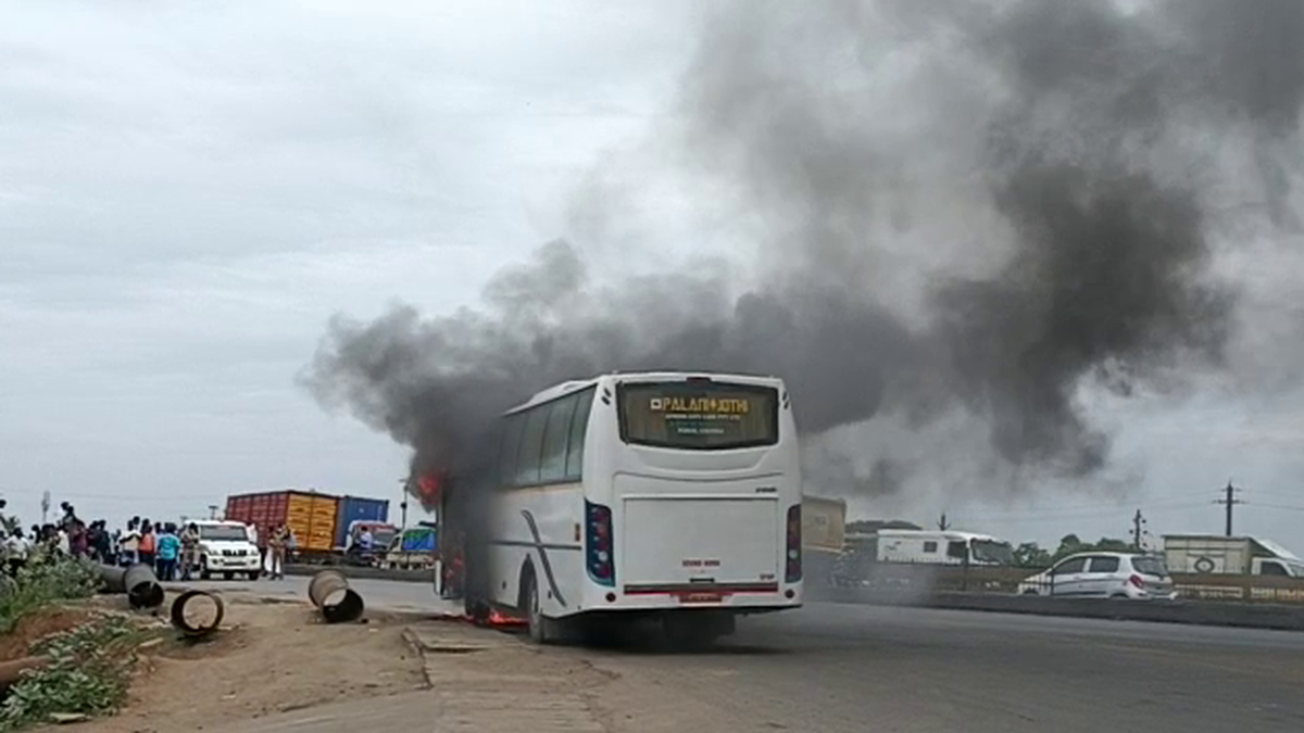 Omni bus catches fire near Sriperumbudur - The Hindu