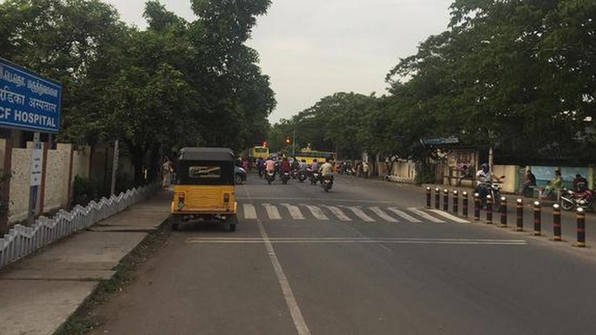 Street lights at ICF Link Road on the blink - The Hindu