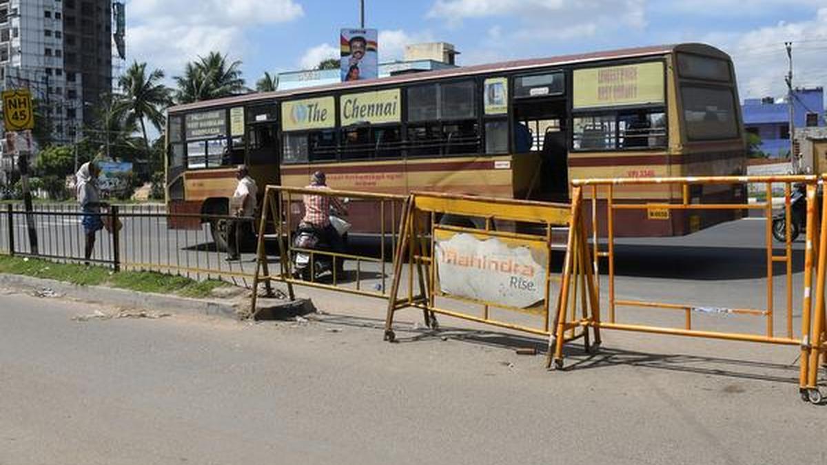 ‘Remove barricades near Urapakkam bus stop’ - The Hindu