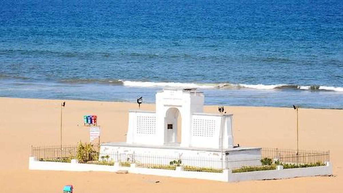 Tourists bring a wave of trash to beaches - The Hindu