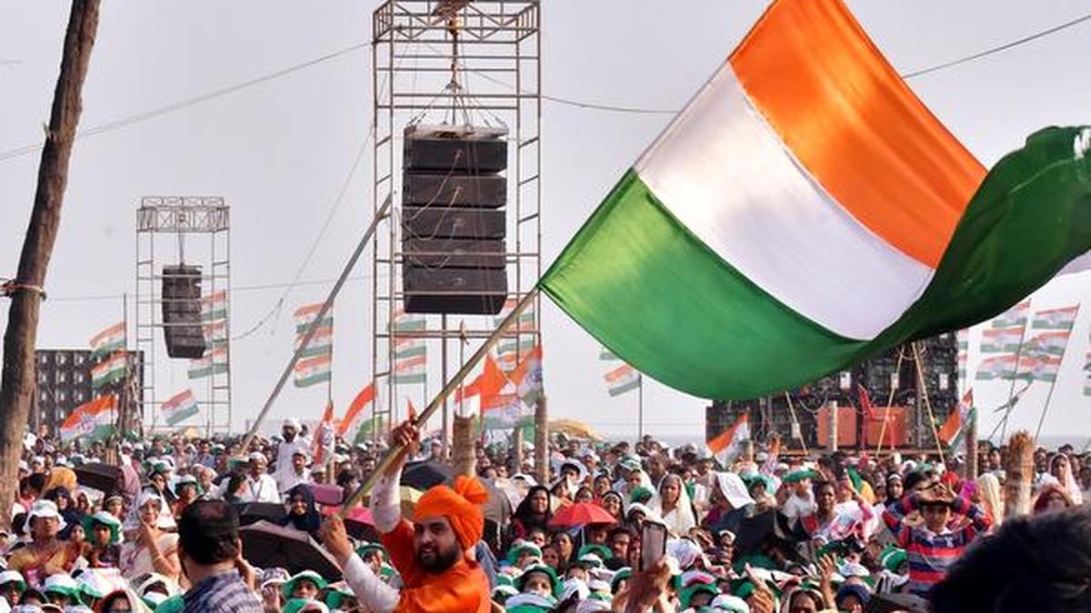 Rahul Gandhi’s rally draws huge crowd in Kozhikode - The Hindu