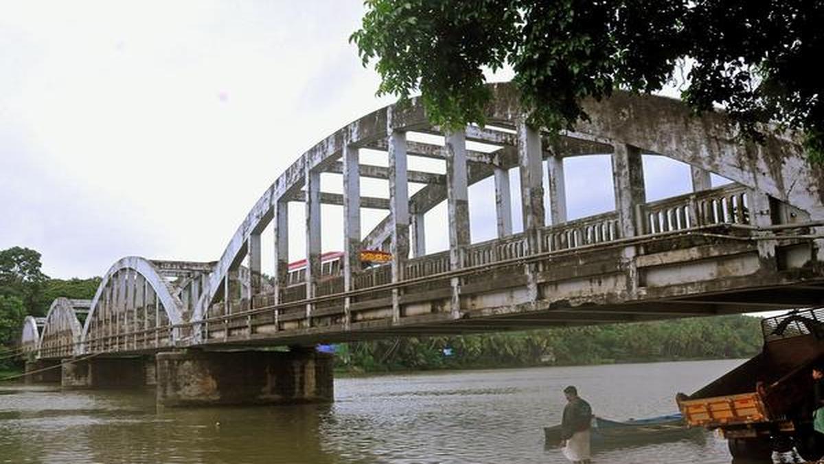 New bridge: Collector seeks cooperation of landholders - The Hindu