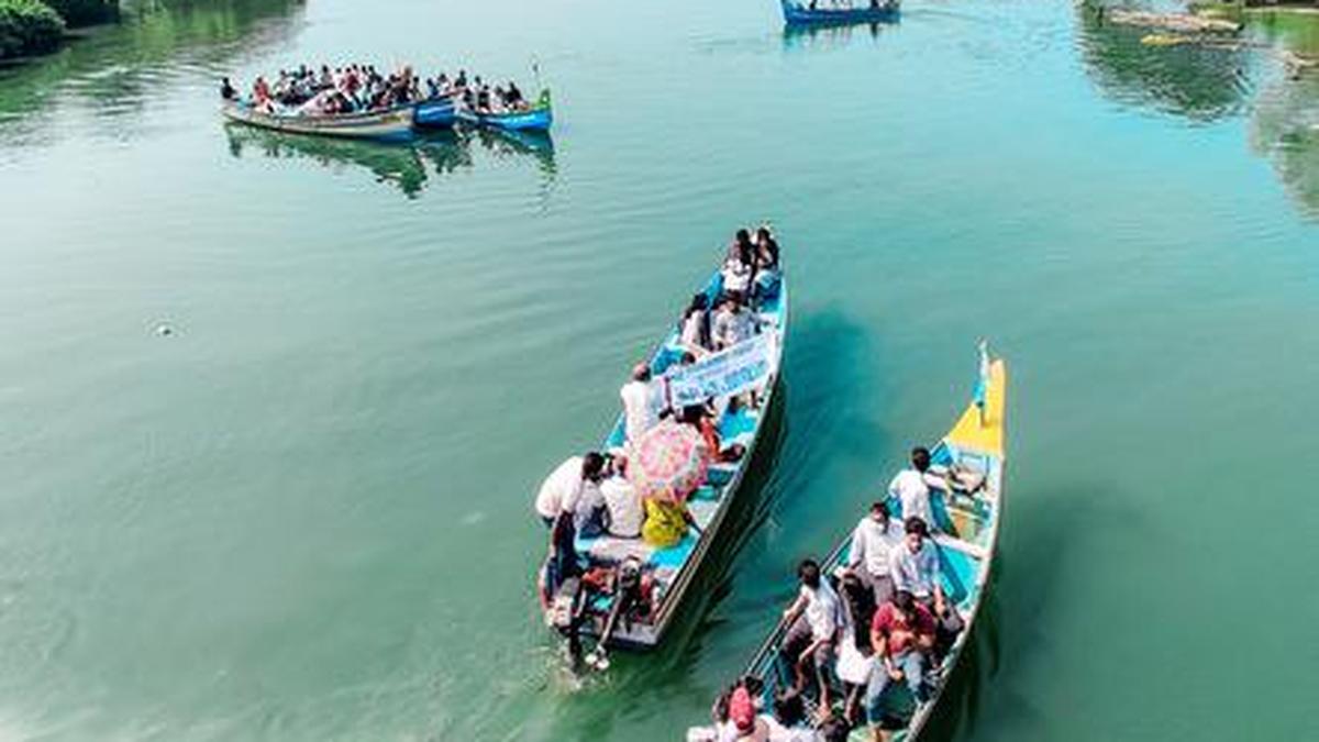 Urgent steps needed to save Kallai bridge, say greens - The Hindu