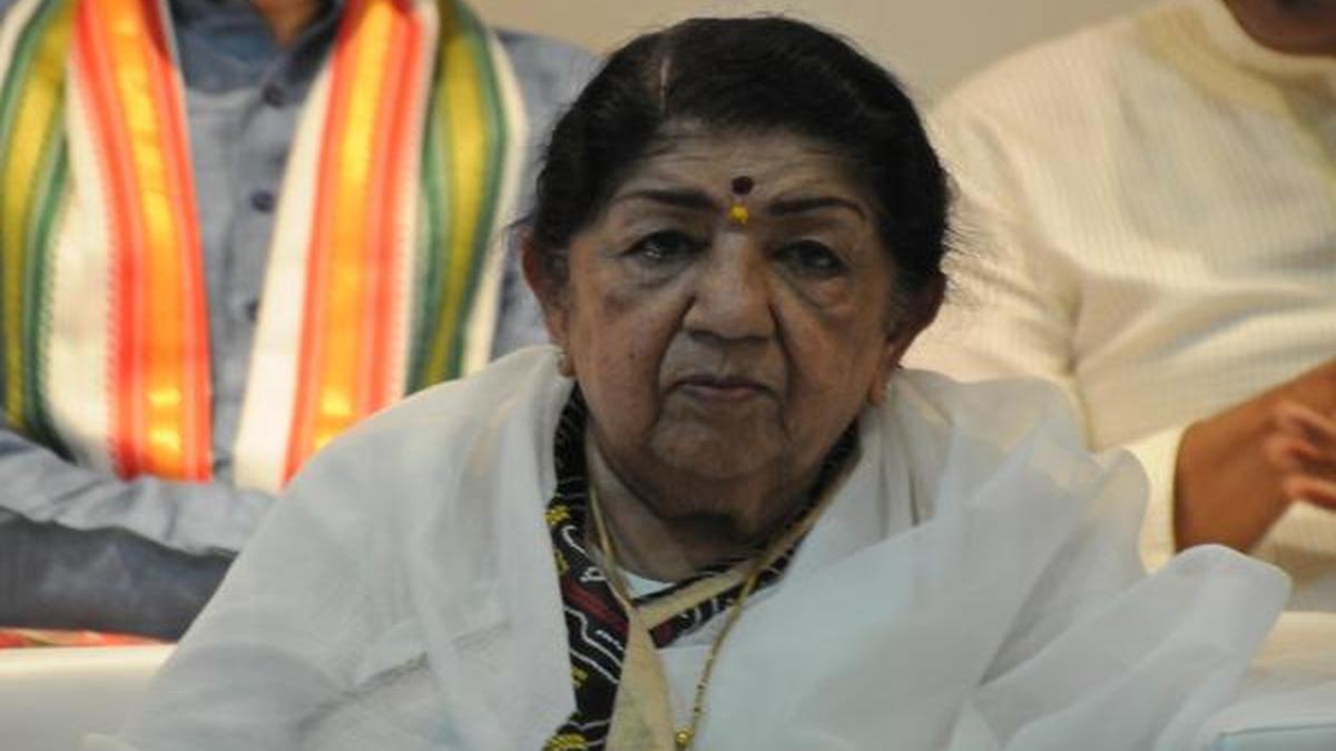 Lata Mangeshkar returns home from hospital after 28 days, thanks well ...