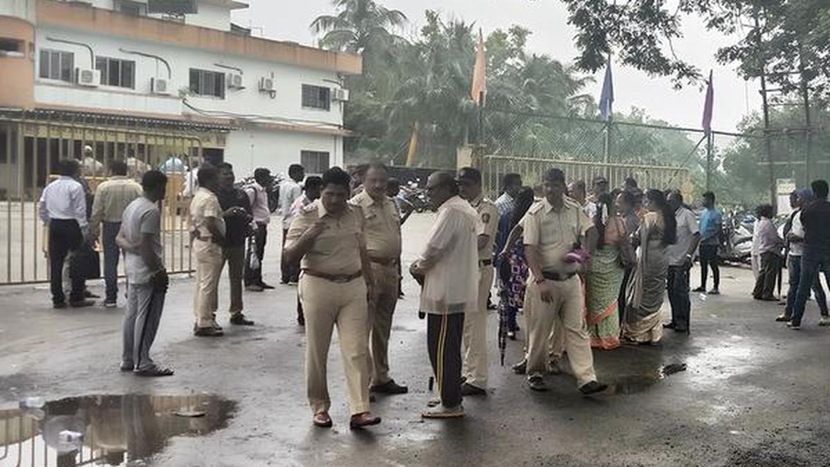 Odour from ONGC’s Uran plant creates scare among villagers - The Hindu