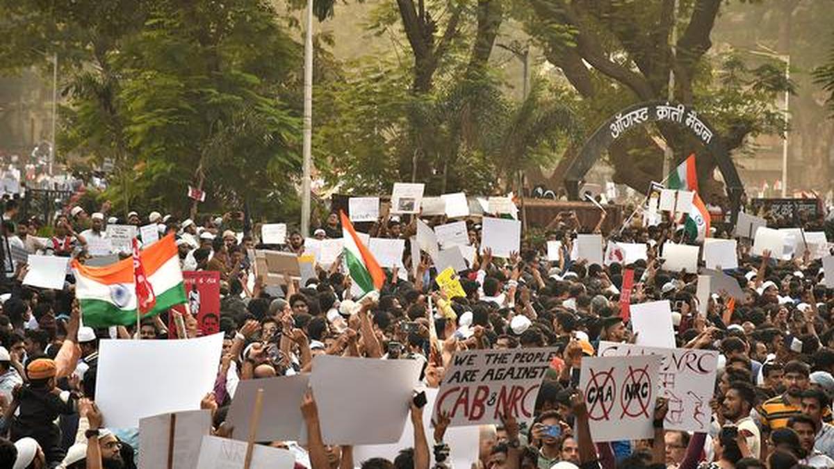 Thousands flock to August Kranti Maidan for peaceful protest rally ...