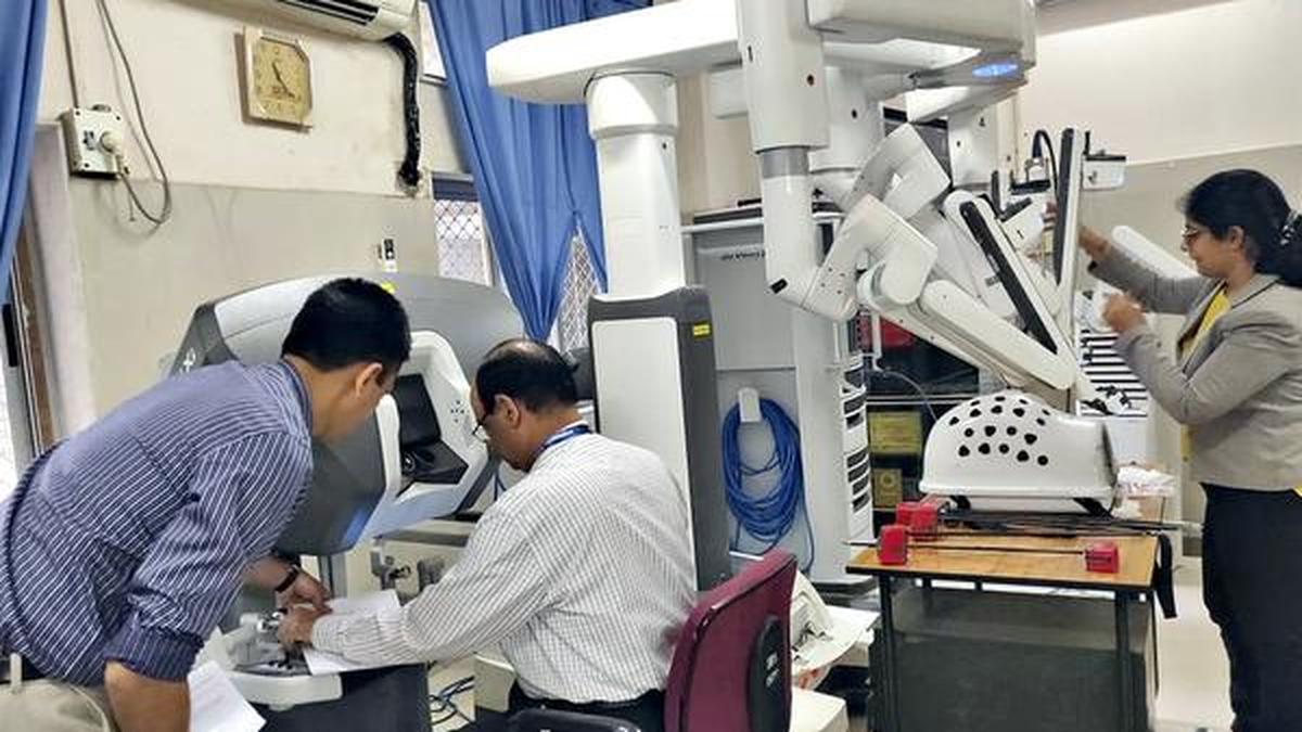 Sion hospital gets trial run of surgical robot - The Hindu