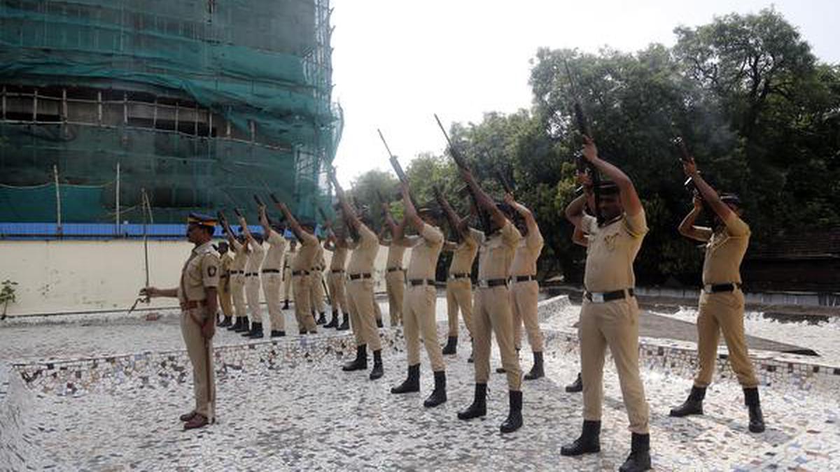 An earthy goodbye to ‘Pandu hawaldar’ - The Hindu